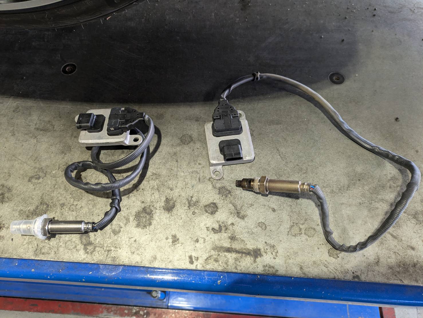 メルセデスベンツ Cクラス w205 noxセンサー交換 | ユーロハーツ｜春日井市の輸入車販売・カスタム・車検・修理・板金塗装